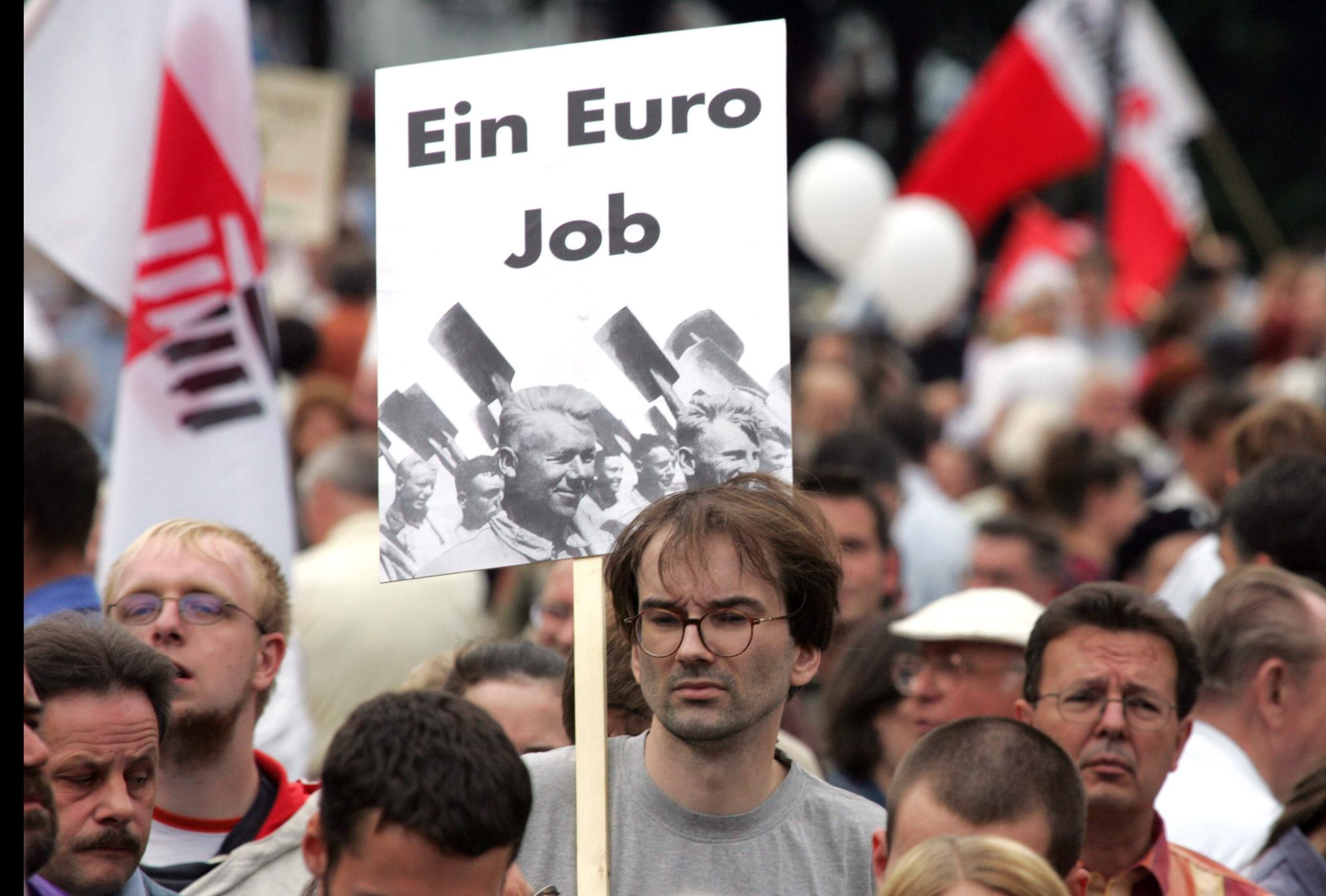 Was wir von den Montagsdemos gegen Hartz IV lernen können | JACOBIN Magazin